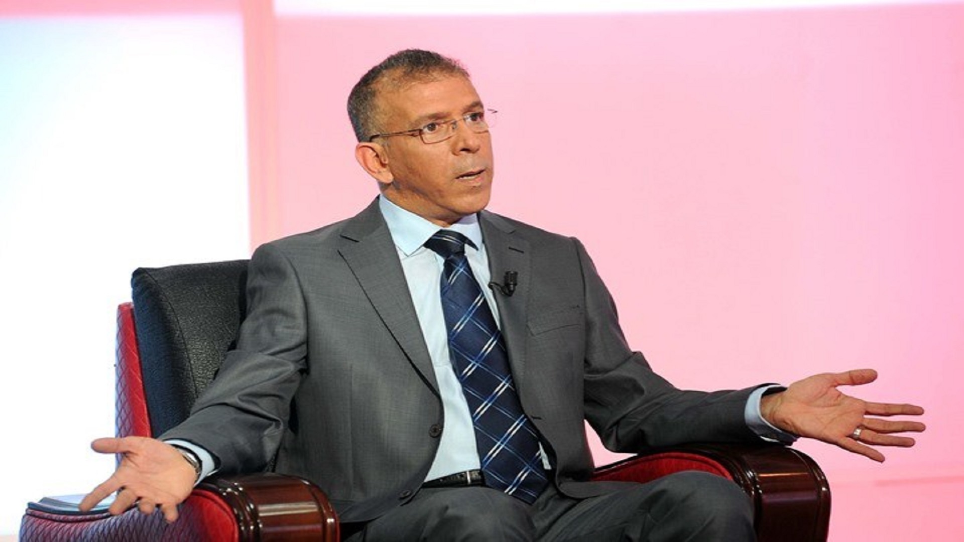 اختيار حفيظ دراجي سفيرا للنوايا الحسنة بالعالم - EDDIWAN