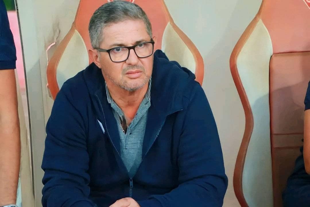 الامسيو: بلعطوي يتلاسن ويتشابك مع مجموعة من الأنصار لحظة إقلاع الحافل صبيحة اليوم إلى سطيف - EDDIWAN