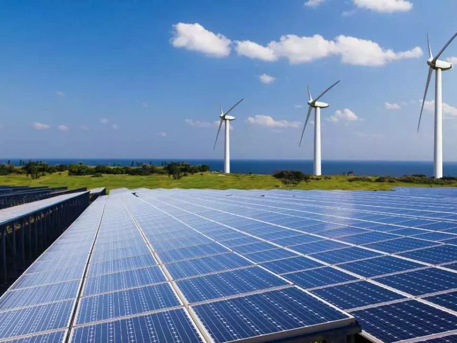 الطاقة المتجددة قلصت تكاليف توليد الكهرباء بـ 520 مليار دولار عالميا في 2022 - EDDIWAN