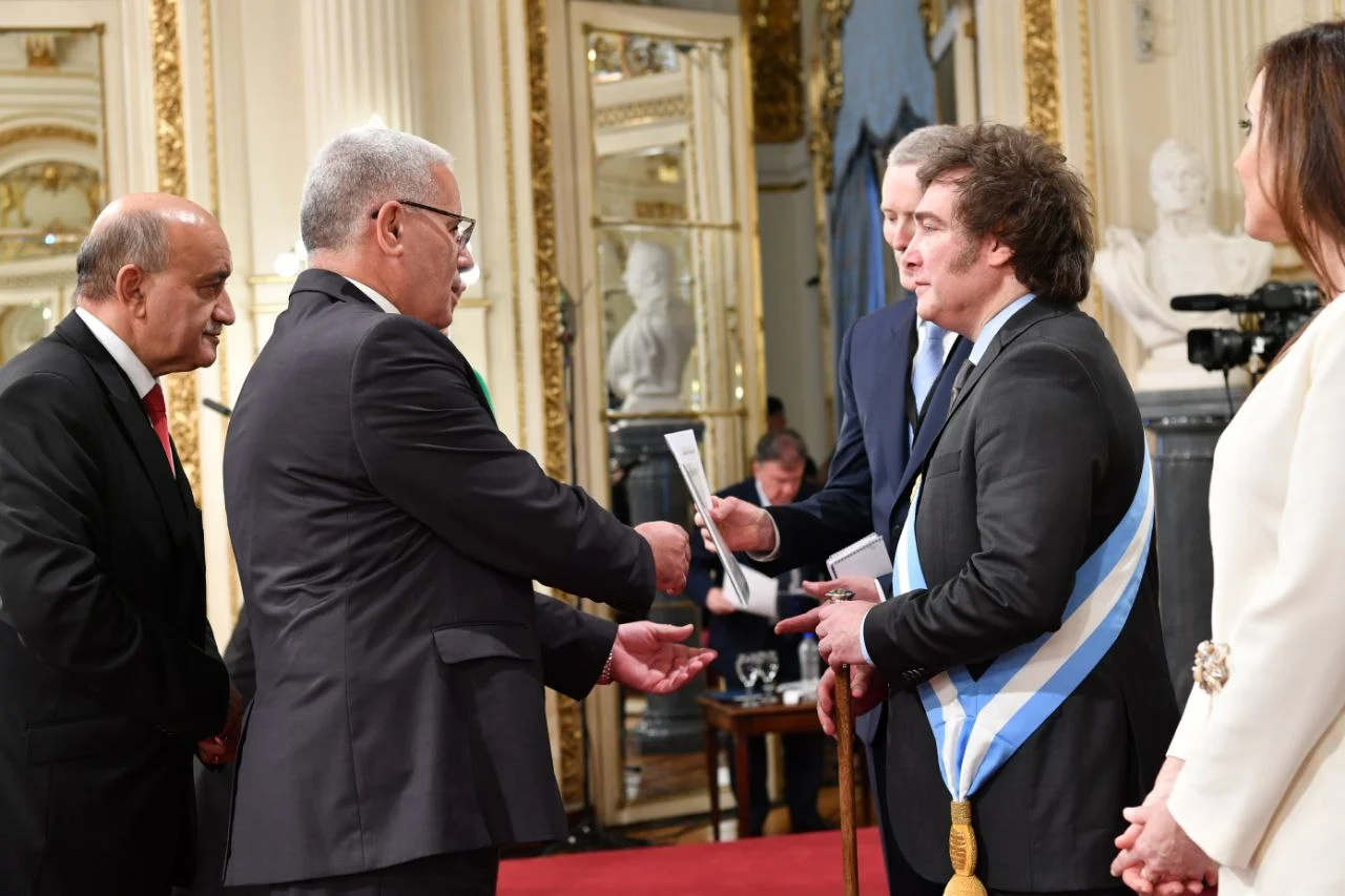 الرئيس تبون يهنئ الرئيس الجديد للأرجنتين - EDDIWAN