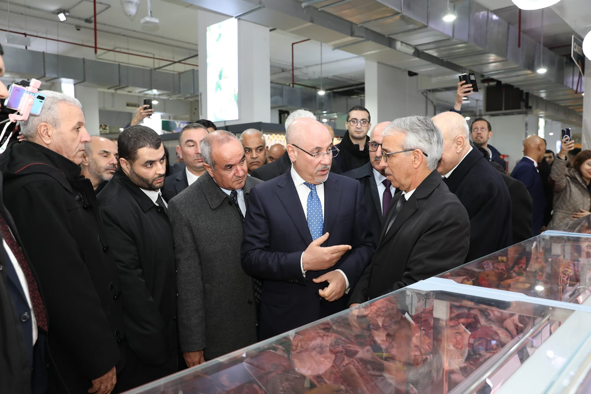 وزير التجارة: لن تتسامح مع المتلاعبين بأسعار اللحوم المستوردة - EDDIWAN