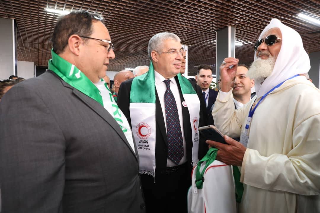 حج-2025: مغادرة أول فوج من الحجاج من مطار وهران الدولي إلى البقاع المقدسة - EDDIWAN